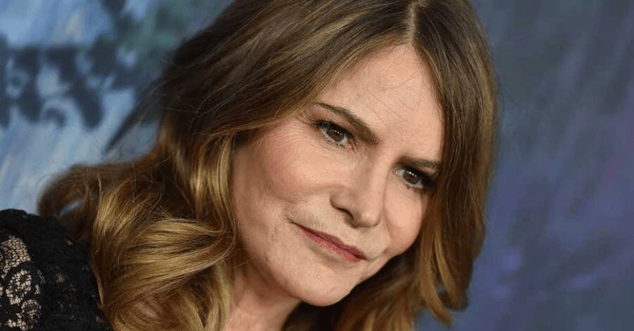 A Noite Sempre Chega: Elenco e Tudo Sobre a Jornada Desesperada pela ...